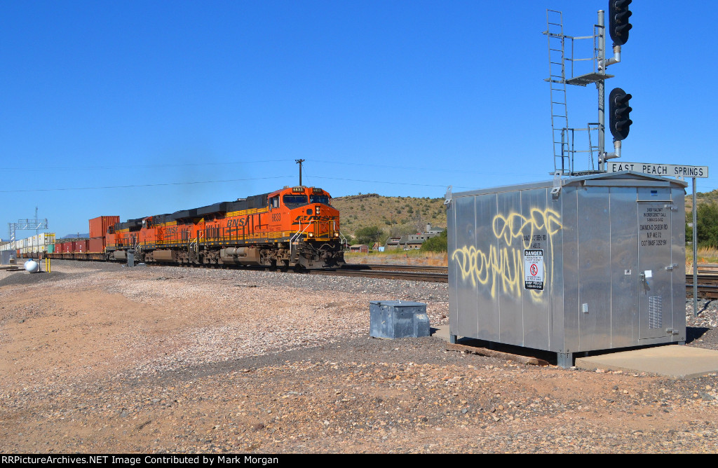 BNSF ES44C4 6833
